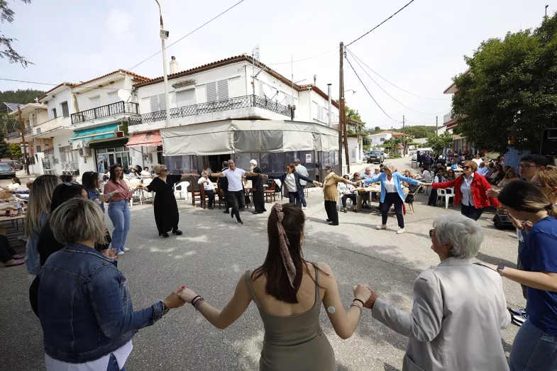 Το γλέντησαν στη Γρατινή | xronos.gr